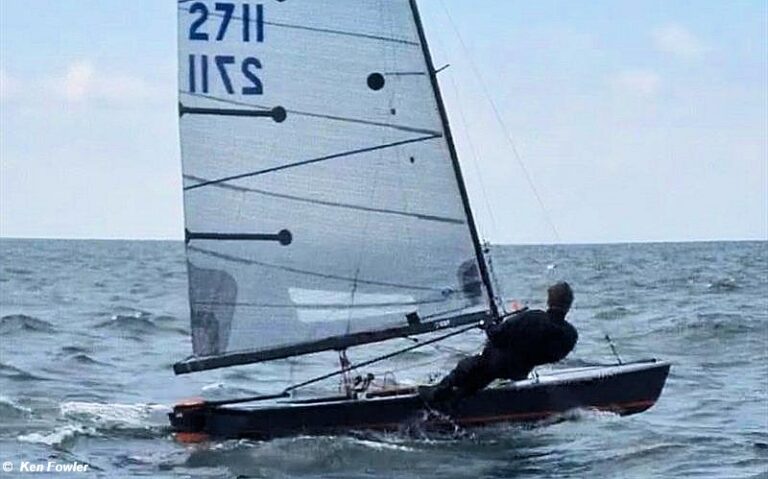 Contender Travellers Trophy action at Highcliffe SC – Sailweb